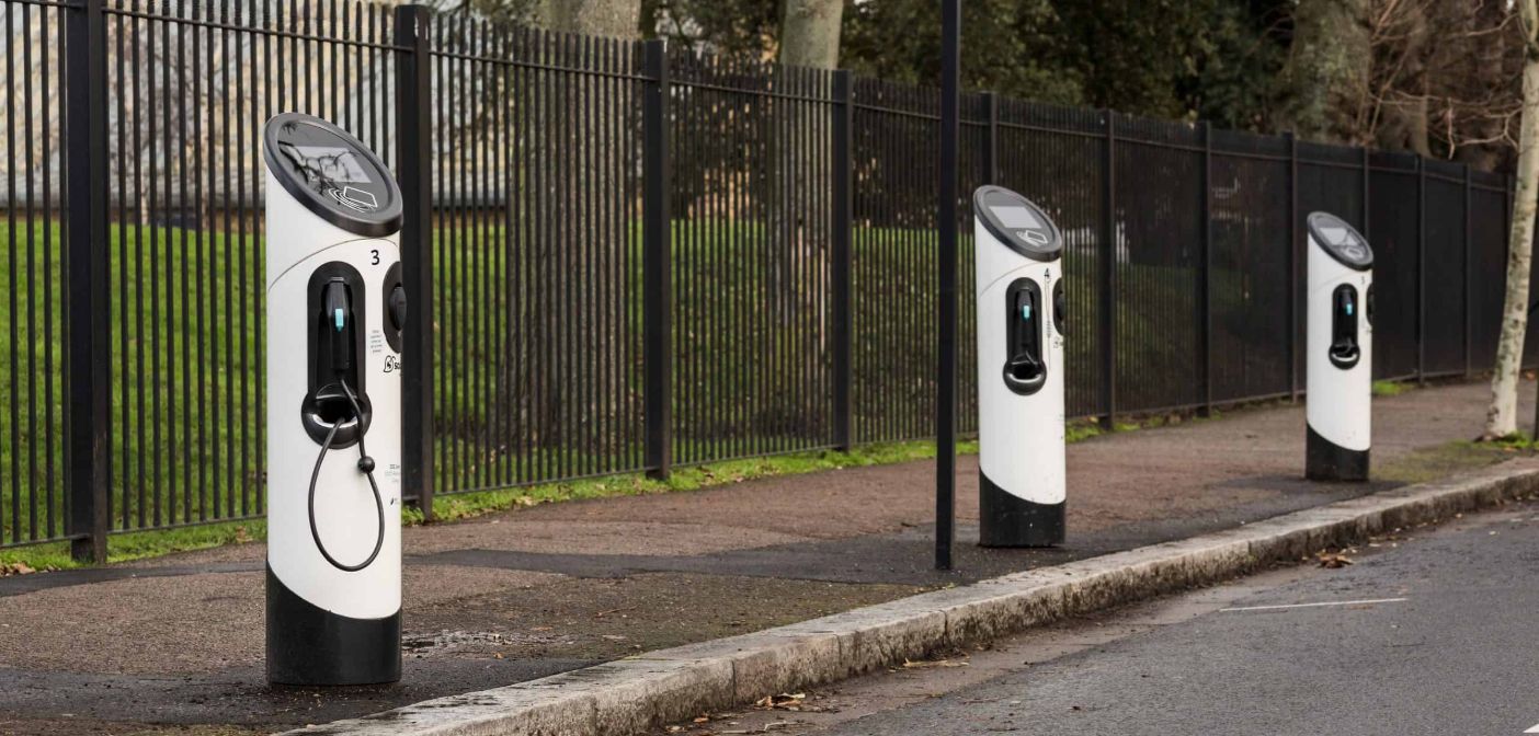 Report highlights reasons behind UK EV charging infrastructure slow ...