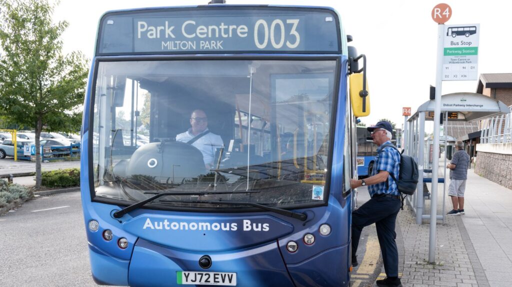 Zero-emission autonomous bus hits UK roads
