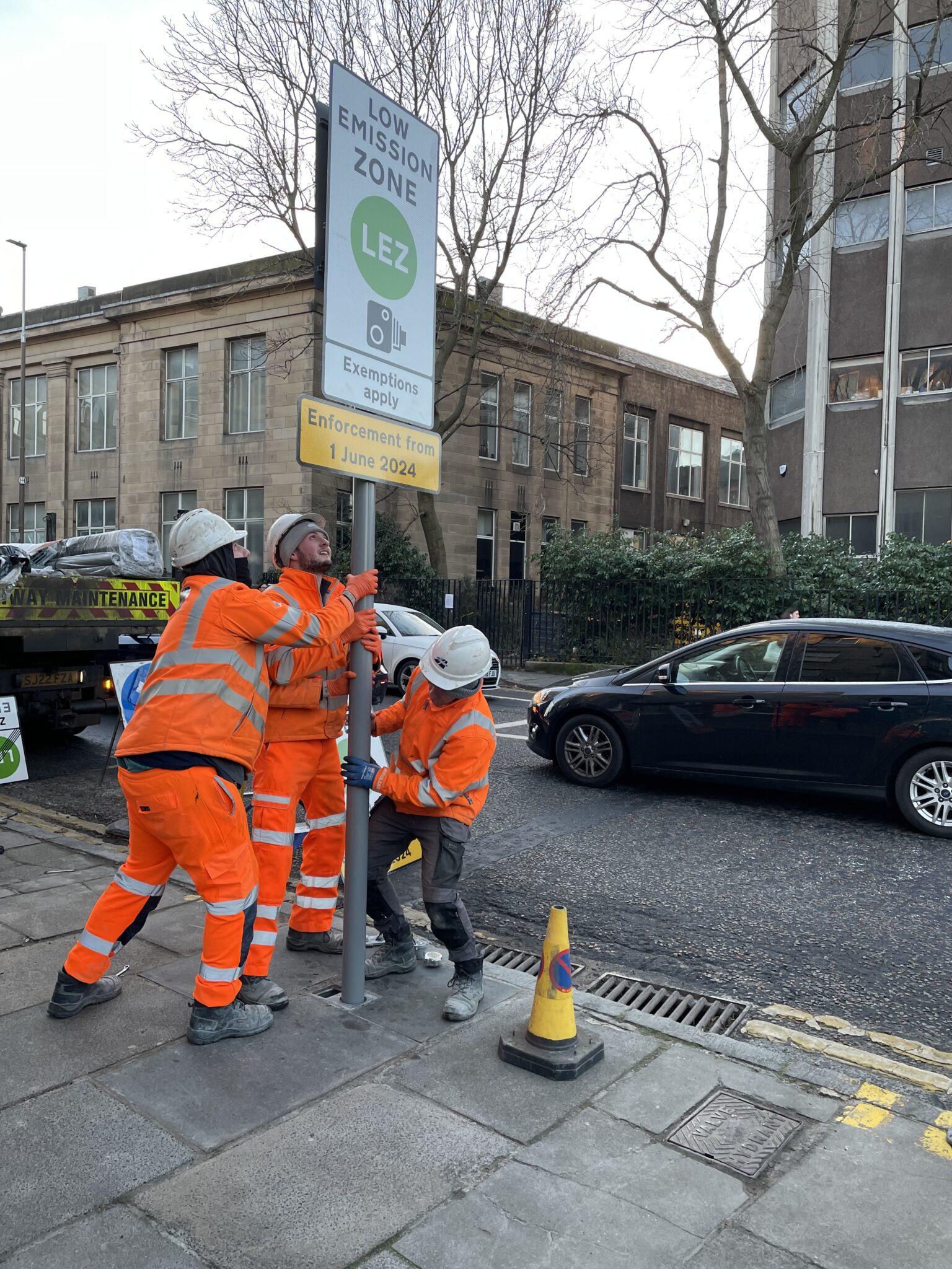 Edinburgh LEZ signs erected | CiTTi Magazine