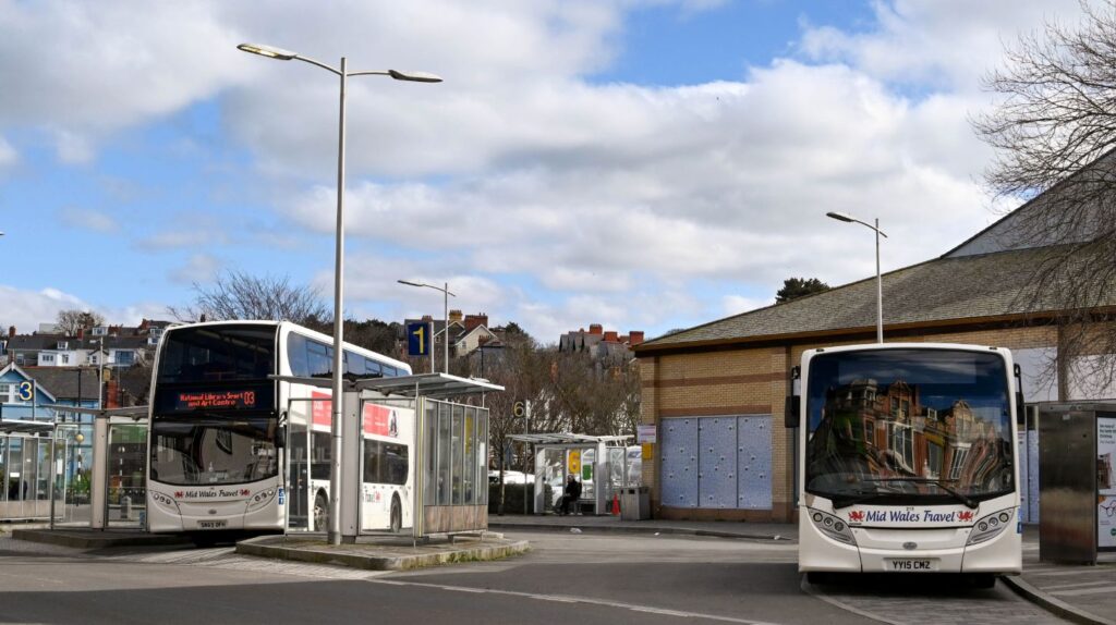 Wales announces bus franchising model to replace de-regulated system ...