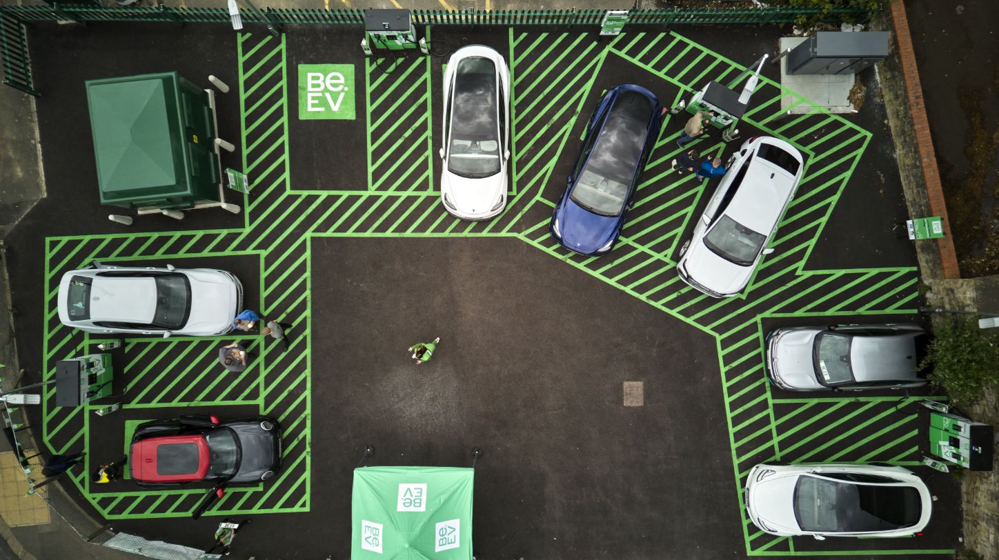 Schroders Capital installs more than 200 ultra-rapid EV chargers ...