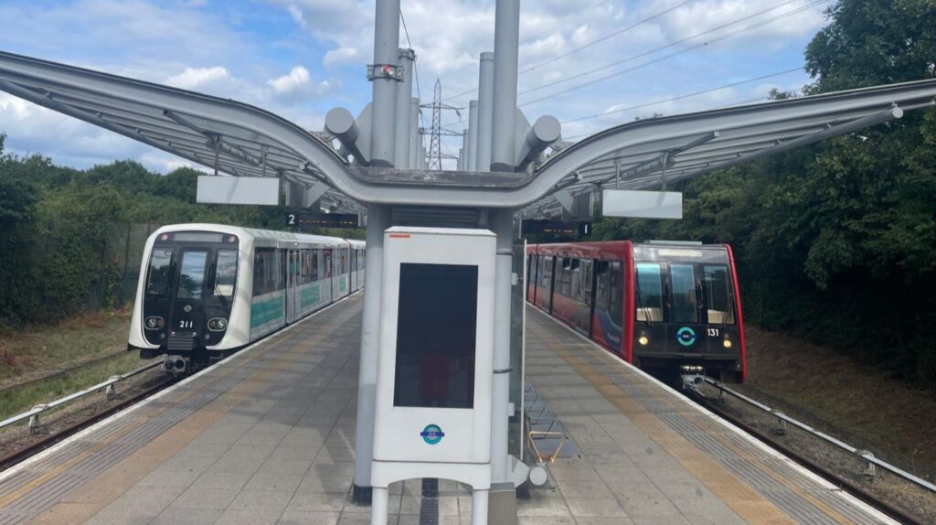 TfL deploys new communications technology on DLR fleet | CiTTi Magazine